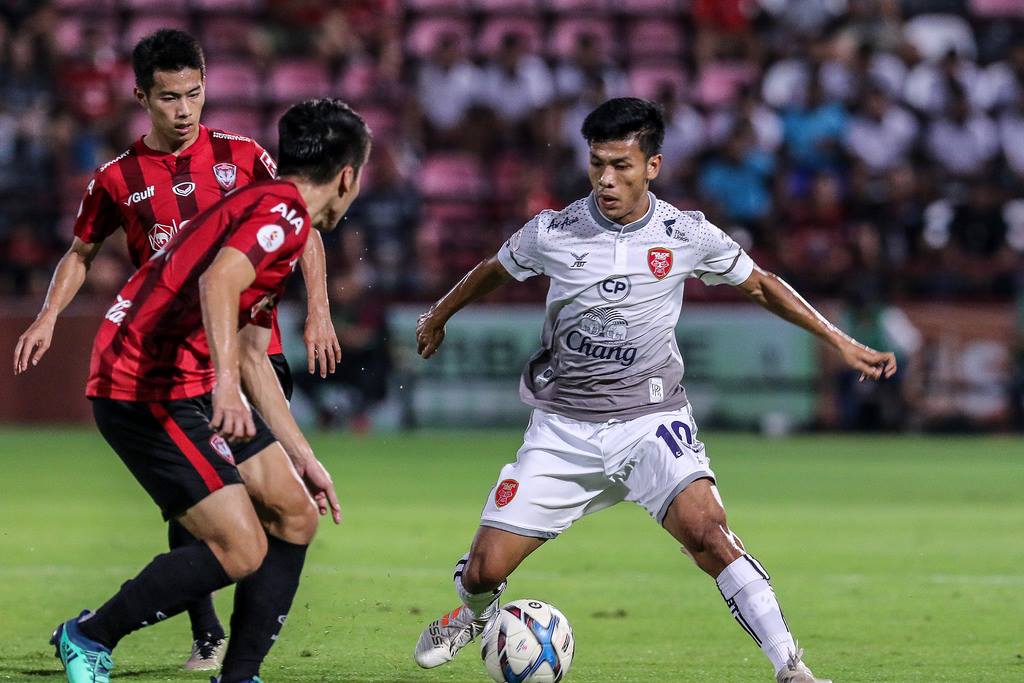 Vì sao Muangthong United "trải thảm đỏ" đem về Aung Thu thay vì Quang ...