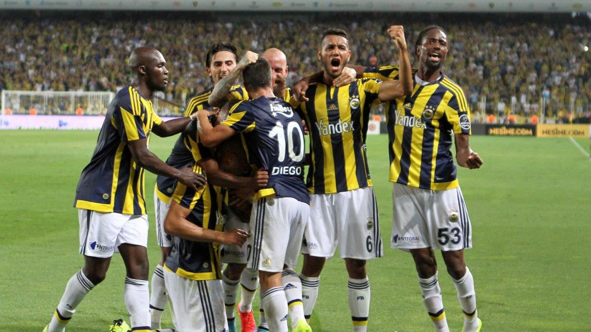 Fenerbahce players goal celebration against Eskisehirspor 08142015 ...