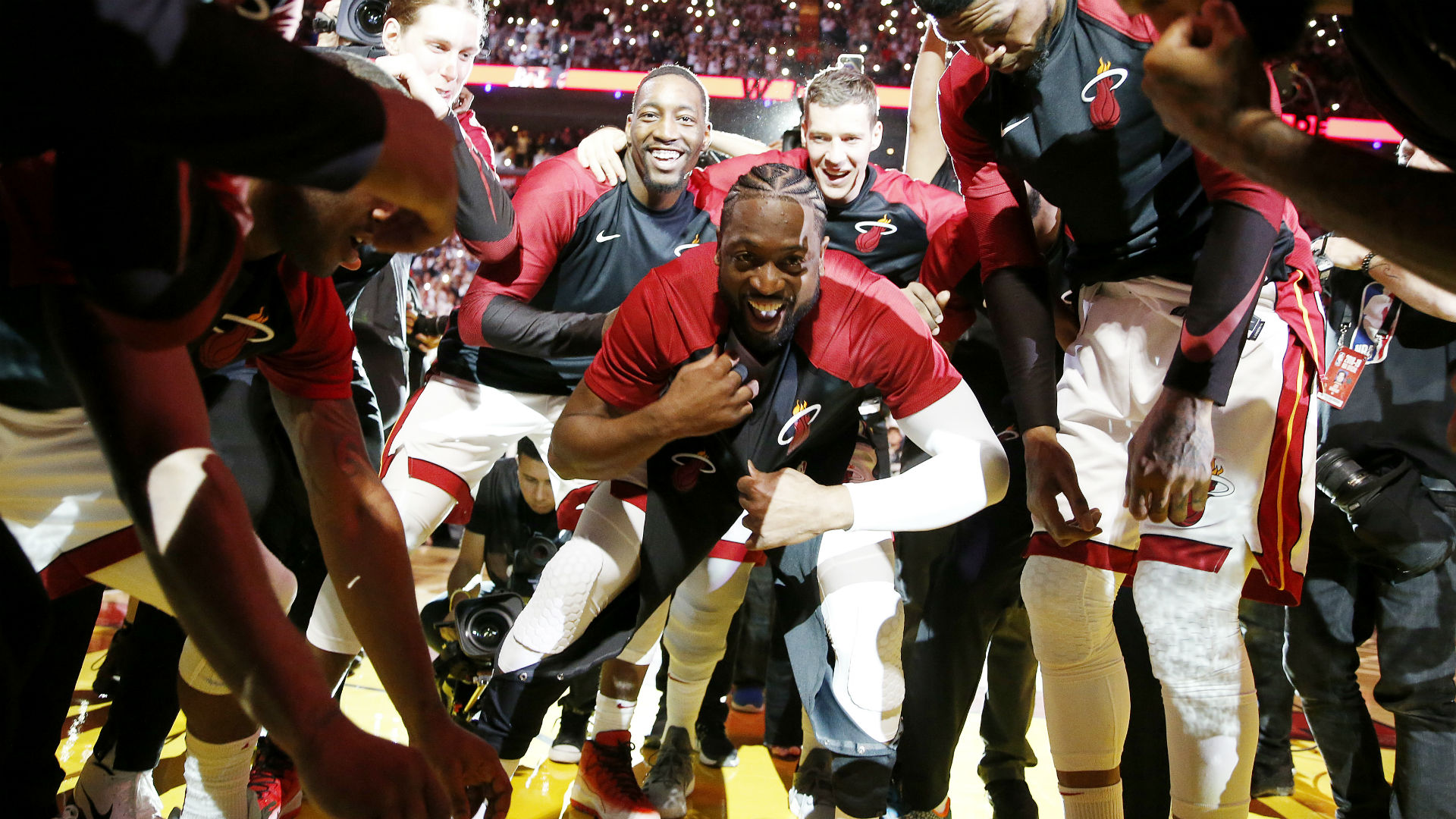 Sights and sounds from Dwyane Wade's final home game in Miami ...