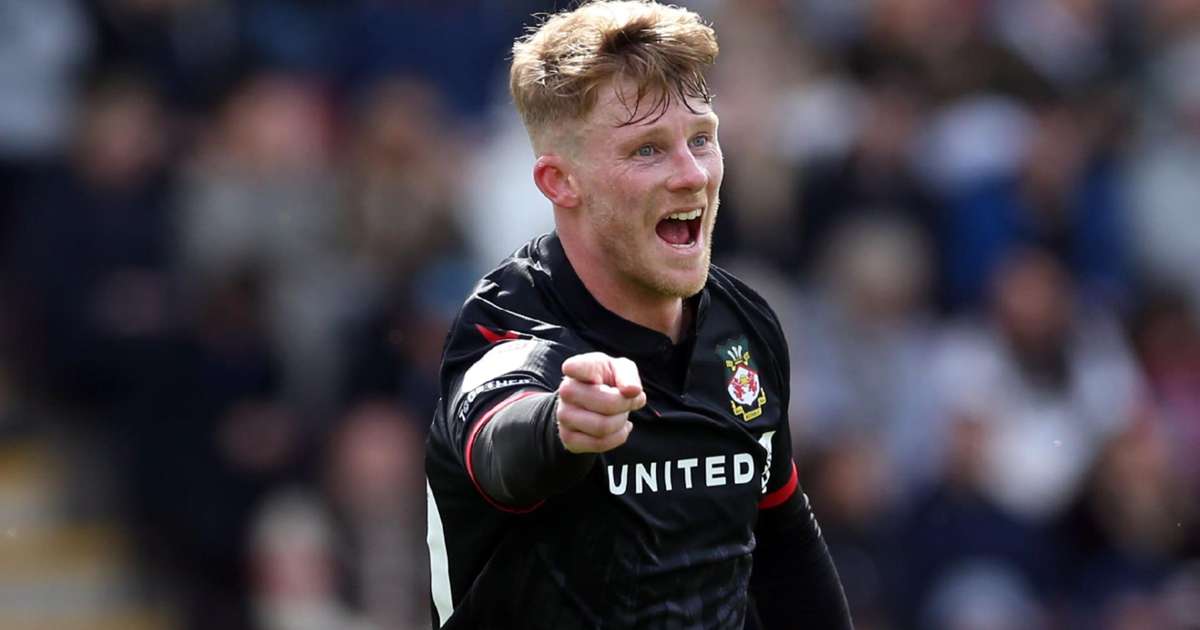 Wrexham ease to victory against 10-man Crewe