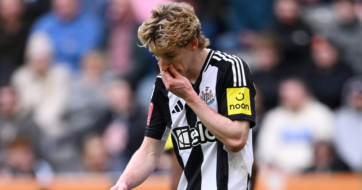 Howe concedes not 'sufficient grounds' to appeal Gordon red card