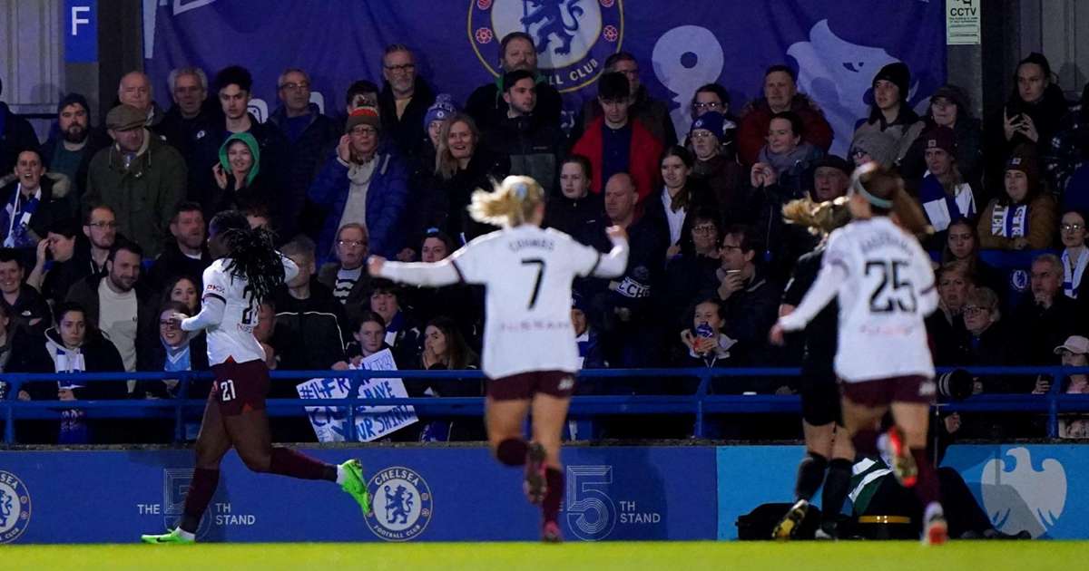 Khadija Shaw nets winner as Man City move level with WSL leaders Chelsea