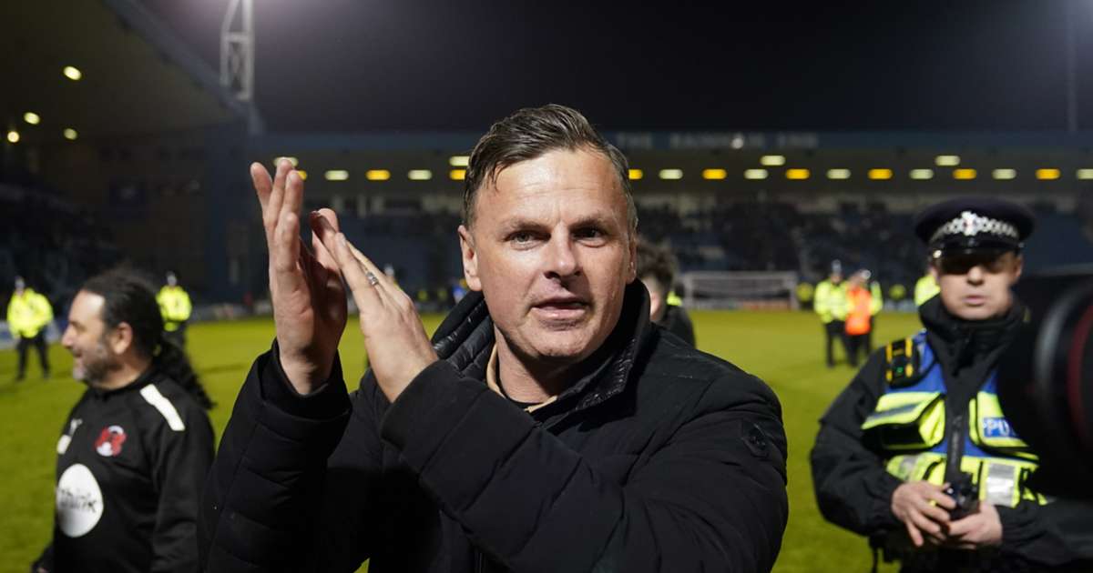 Richie Wellens hails group mentality as 10-man Leyton Orient beat Mansfield