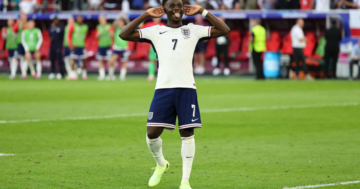 Saka celebrates 'special' response to Euro 2020 heartbreak after shoot ...