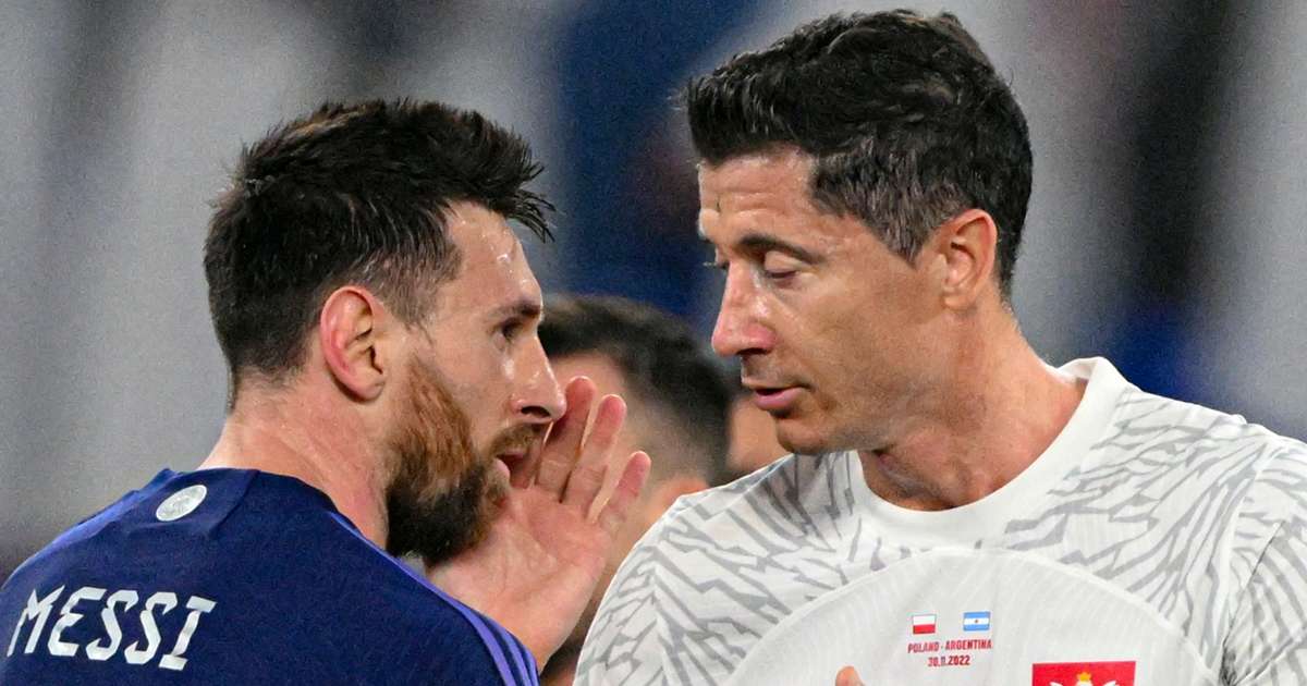 Lewandowski tells Messi 'your place is in Barcelona'