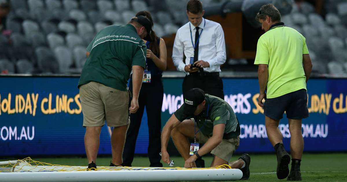 Snapped goalpost delays A-League clash