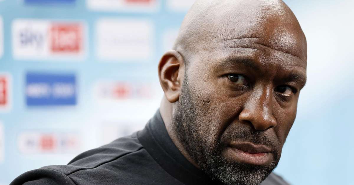 Darren Moore frustrated as late goals spell defeat for Port Vale
