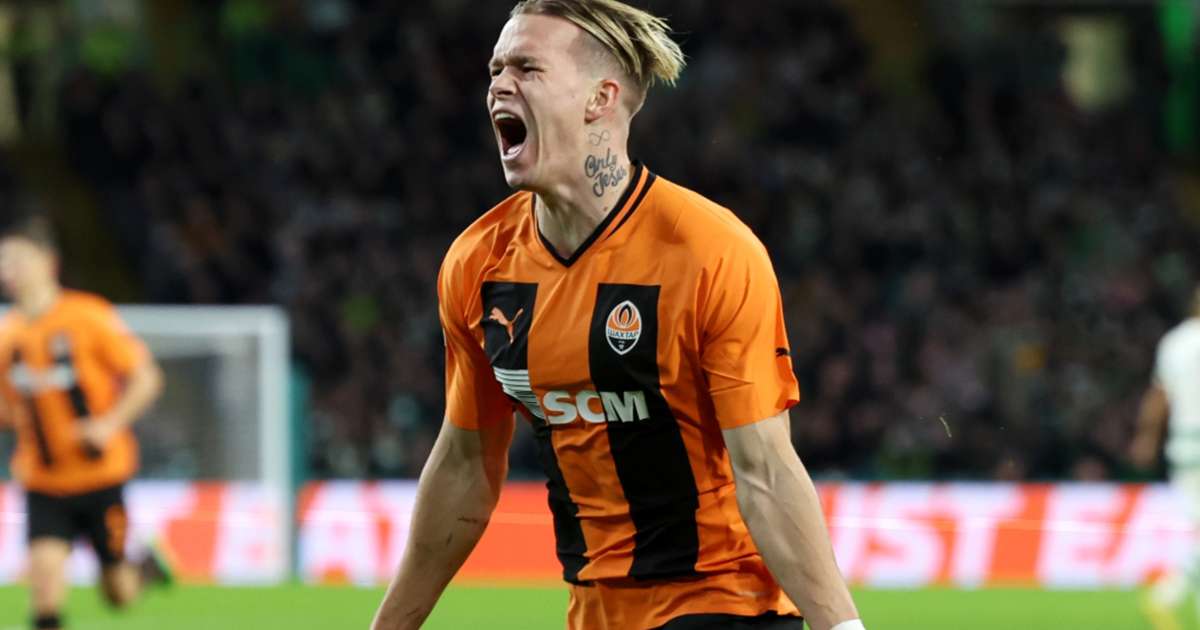 Chelsea beat rivals Arsenal to big-money Mudryk transfer