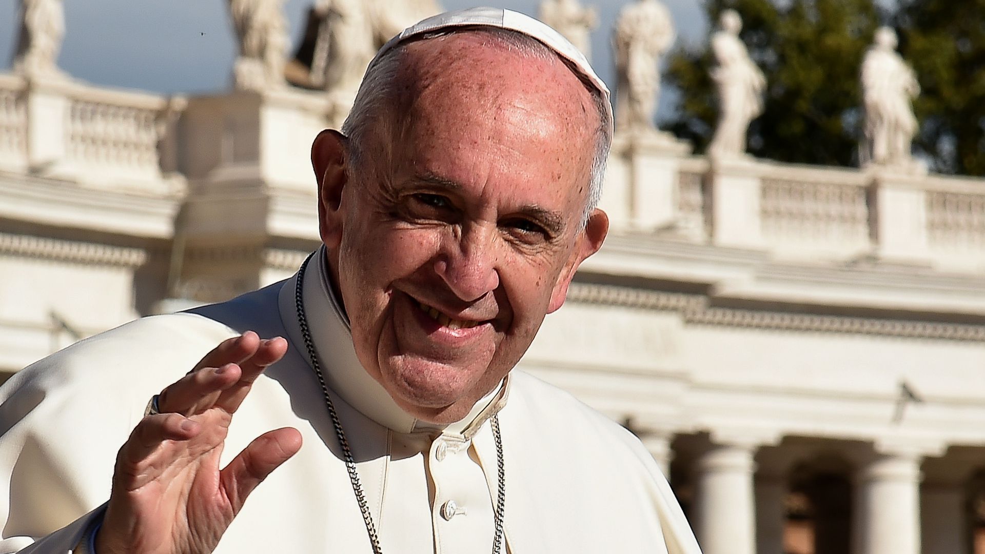 Pope Francis accidentally tags Saints in a tweet, Twitter has a field ...