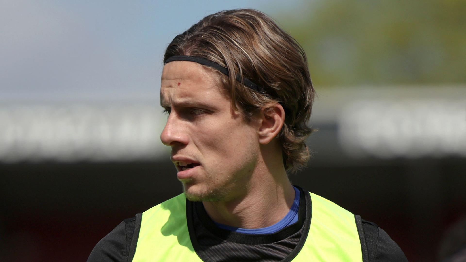 Dan Kemp scores equaliser for MK Dons against Wrexham