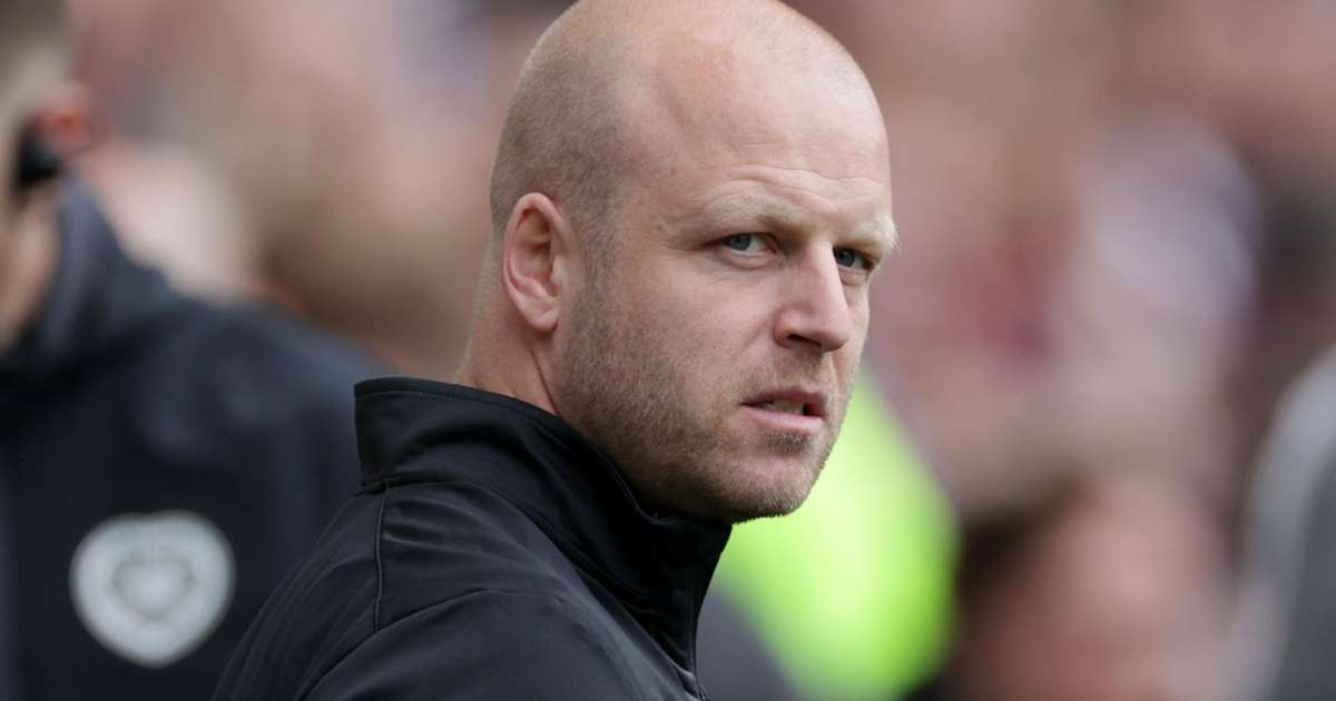 Hearts boss Steven Naismith unhappy with refereeing in draw at St Mirren
