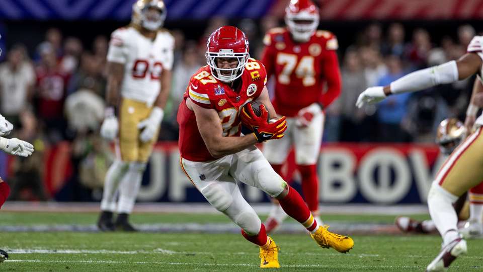 Sporty.com | Star NFL tight end Kelce reportedly agrees to two-year extension with Chiefs