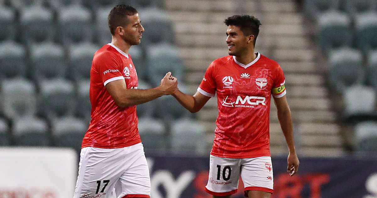 A-League: Phoenix soar to compound Victory's misery