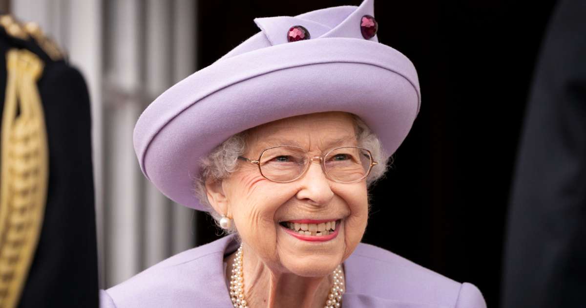 The Queen: Friday's English Football League games postponed as a 'mark ...