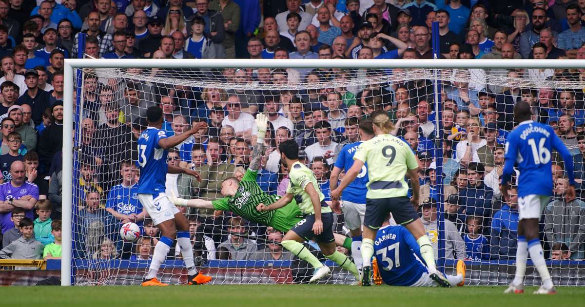 Everton’s Jordan Pickford is not a top goalkeeper – Roy Keane