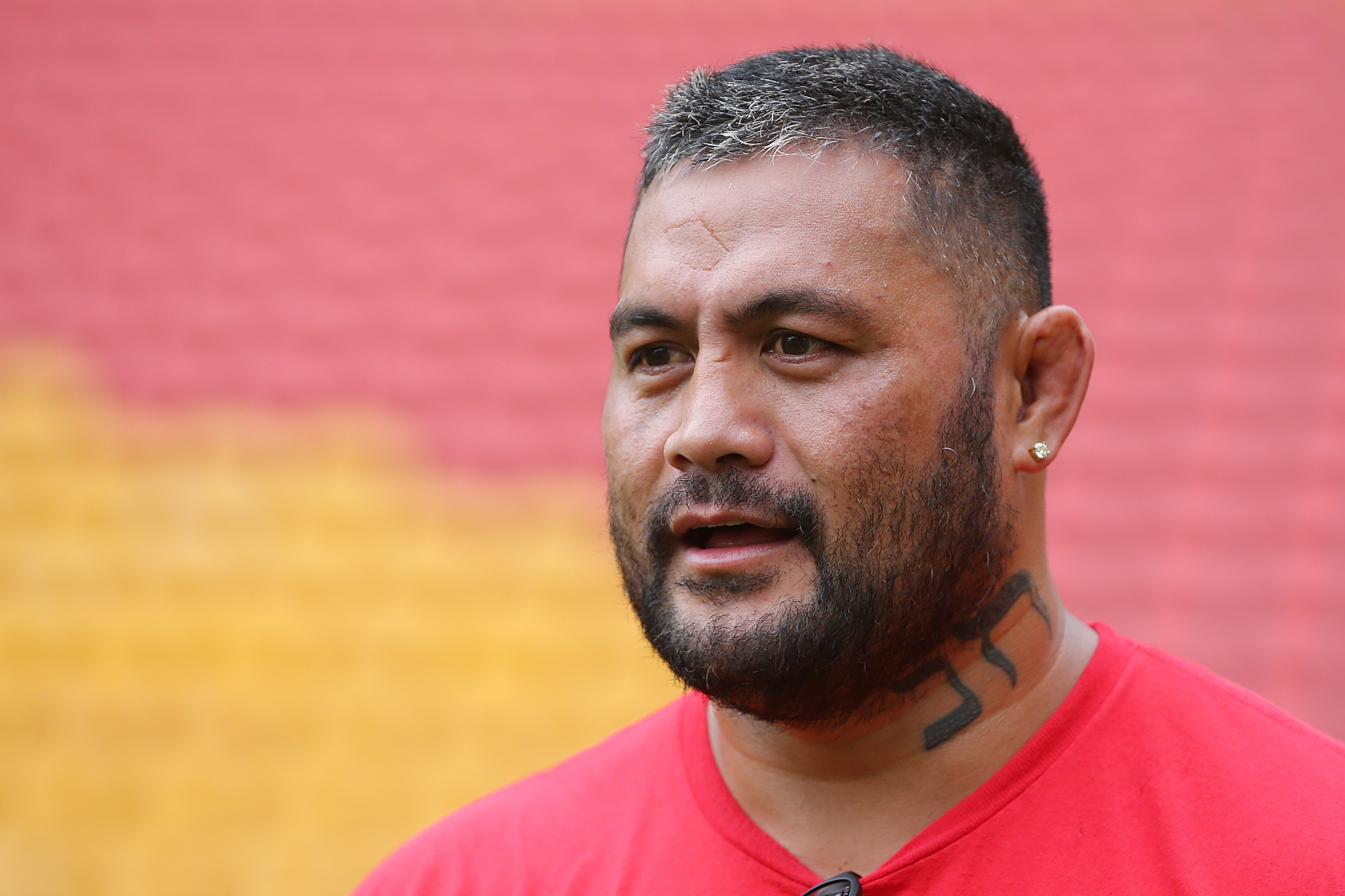 Video Exclusive: Mark Hunt defends Dos Anjos' injury withdrawal ...