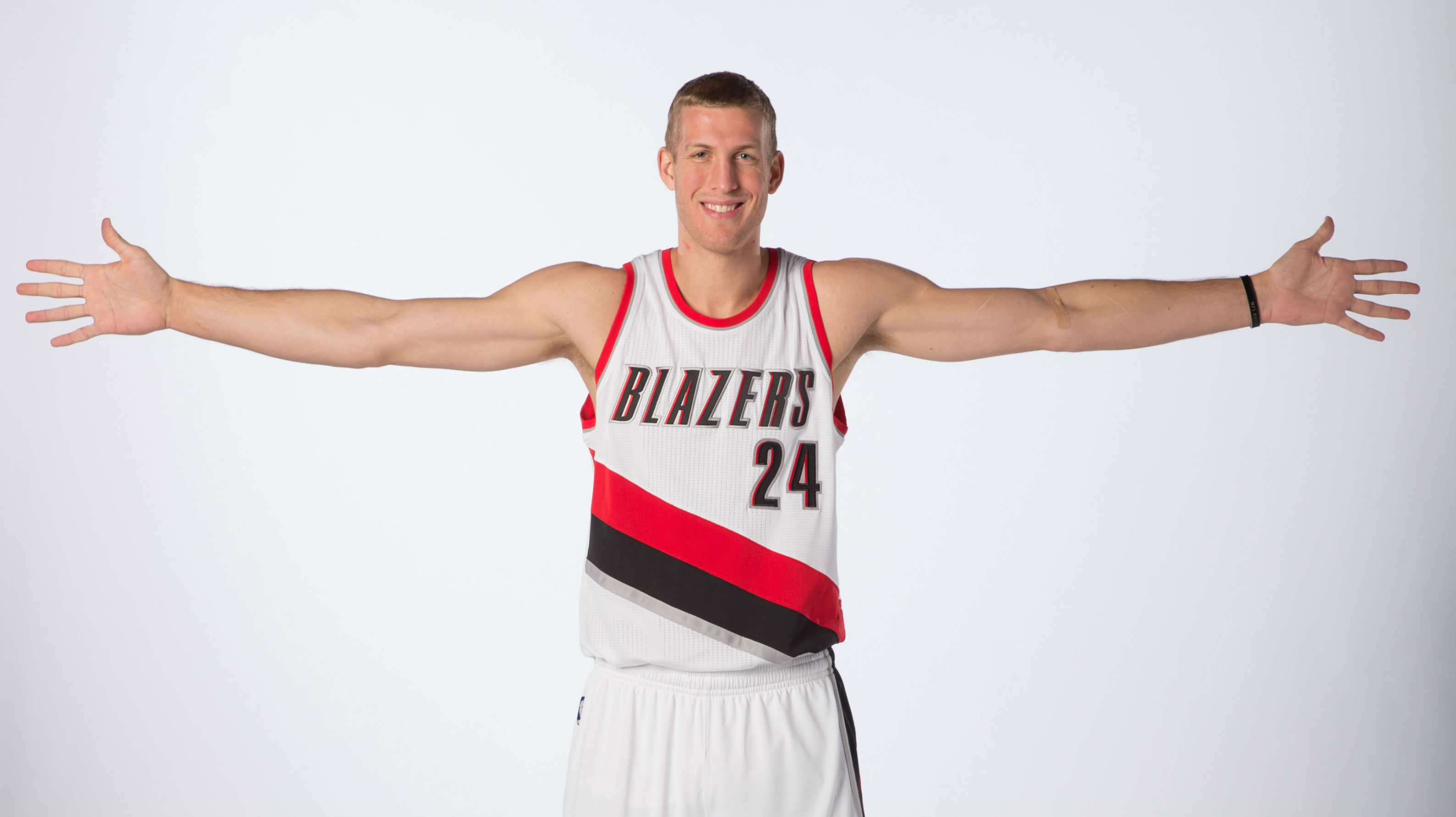 Mason Plumlee hits sick backward 3-pointer in Trail Blazers' training ...