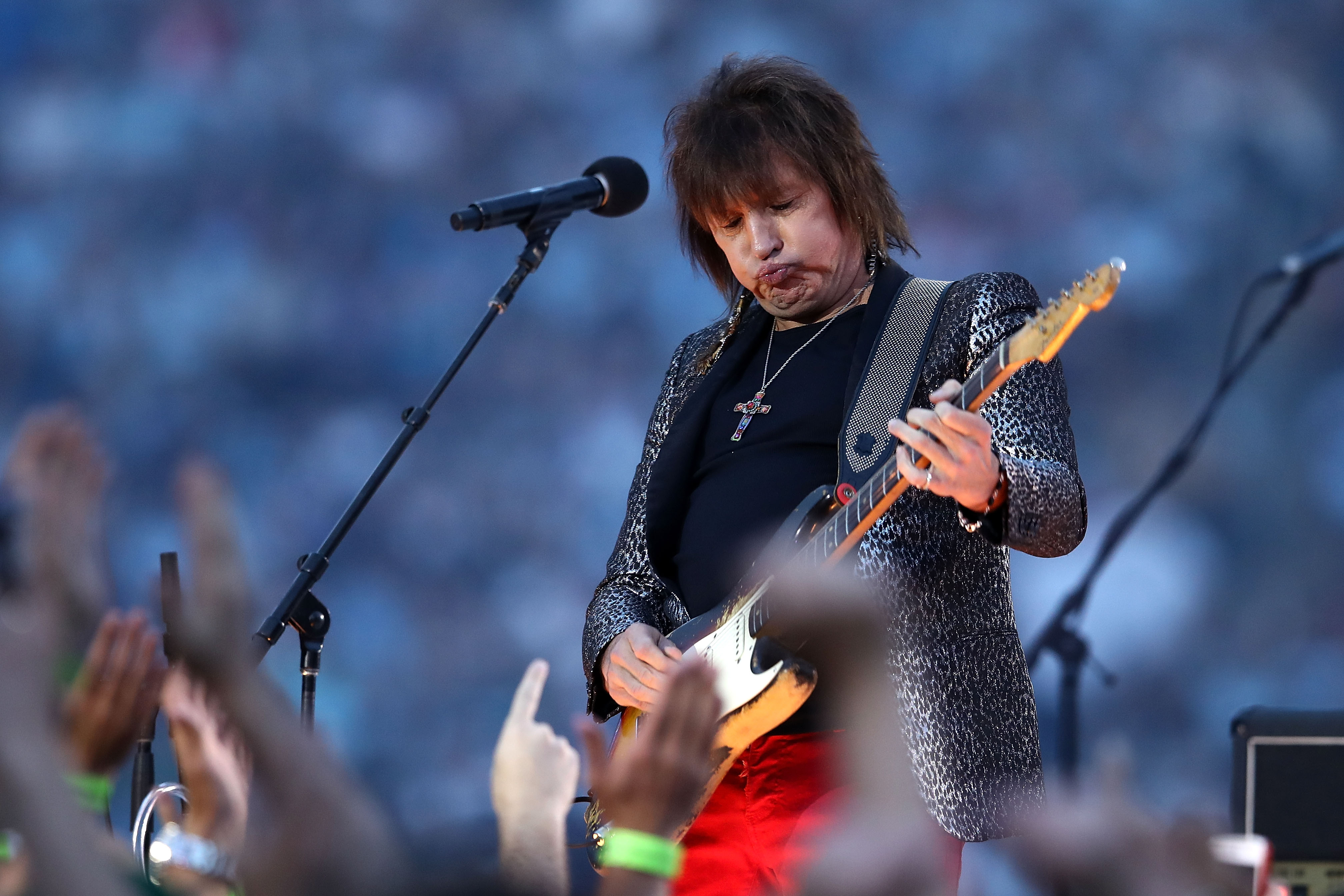 Richie Sambora responds to ordinary NRL GF pre-game performance ...