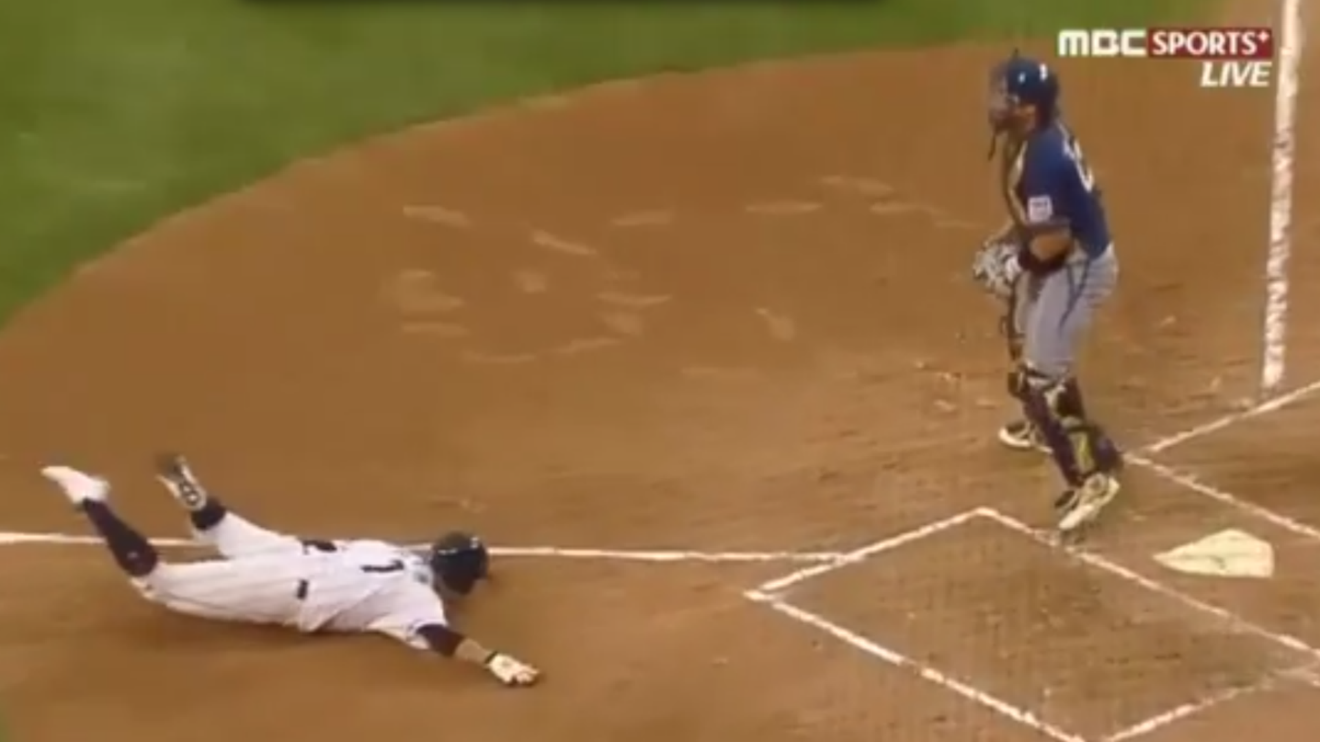 Korean baseball player struggles to slide into home plate | Sporting News