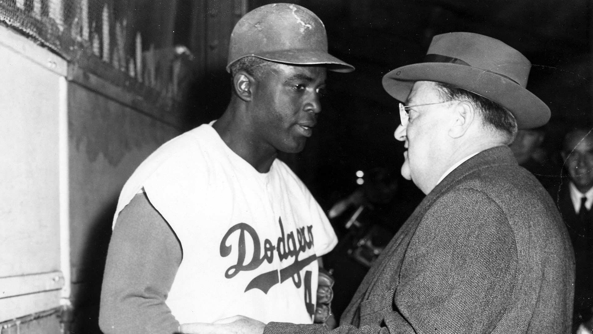 Dodgers unveil Jackie Robinson statue outside of Dodger Stadium ...