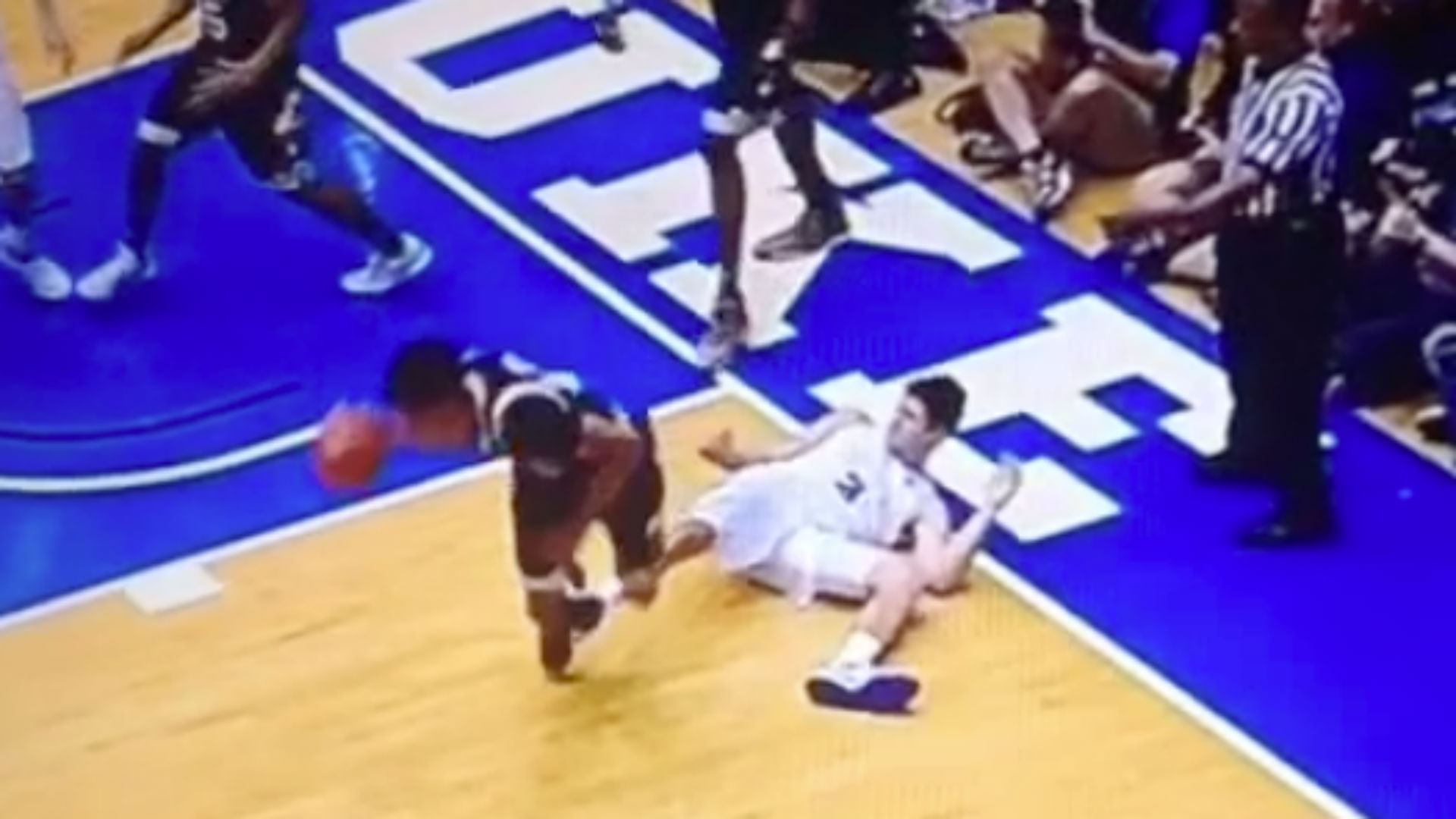 Duke's Grayson Allen earns flagrant foul for intentionally tripping ...