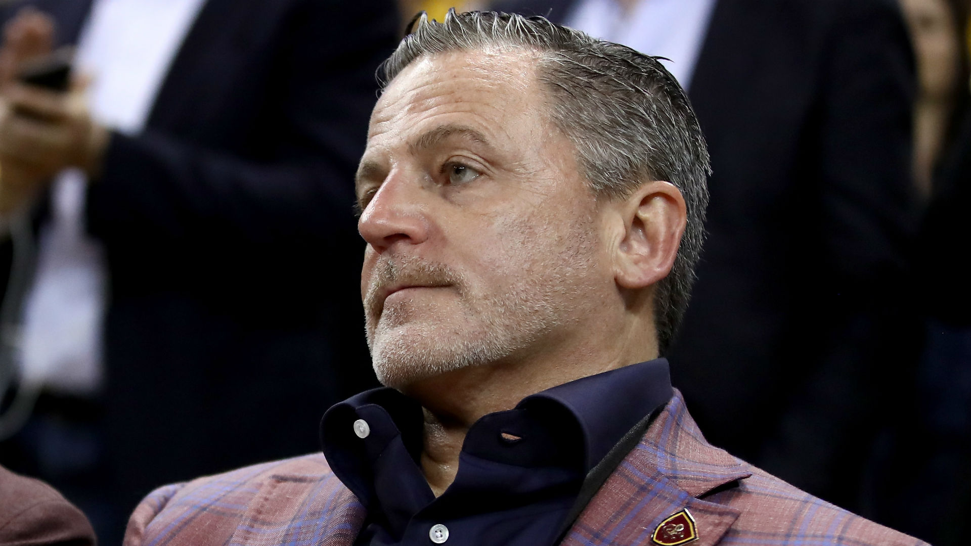 Cavs owner Dan Gilbert apologizes for controversial Detroit ad ...