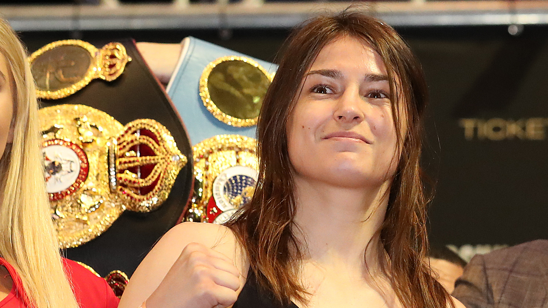 Katie Taylor defeats Delfine Persoon to become undisputed champion, but ...