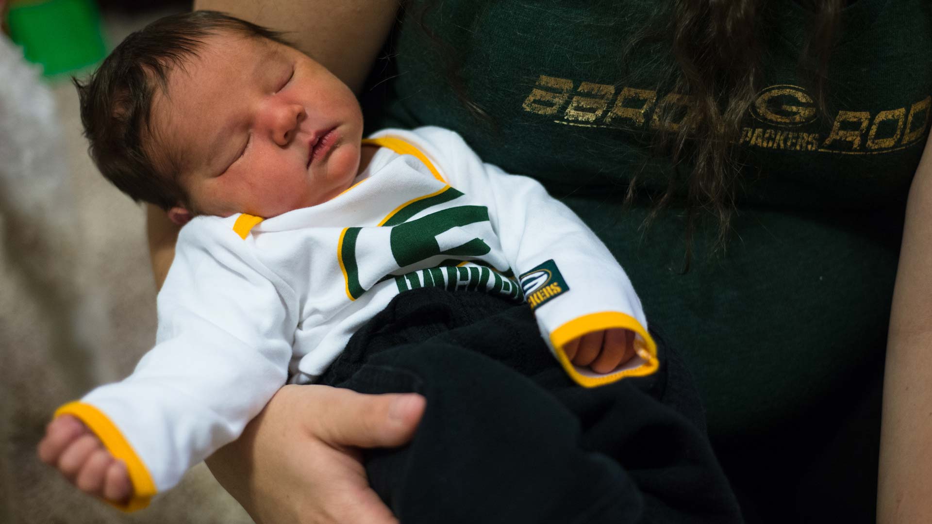 Baby born with broken collarbone named after Aaron Rodgers | NFL ...