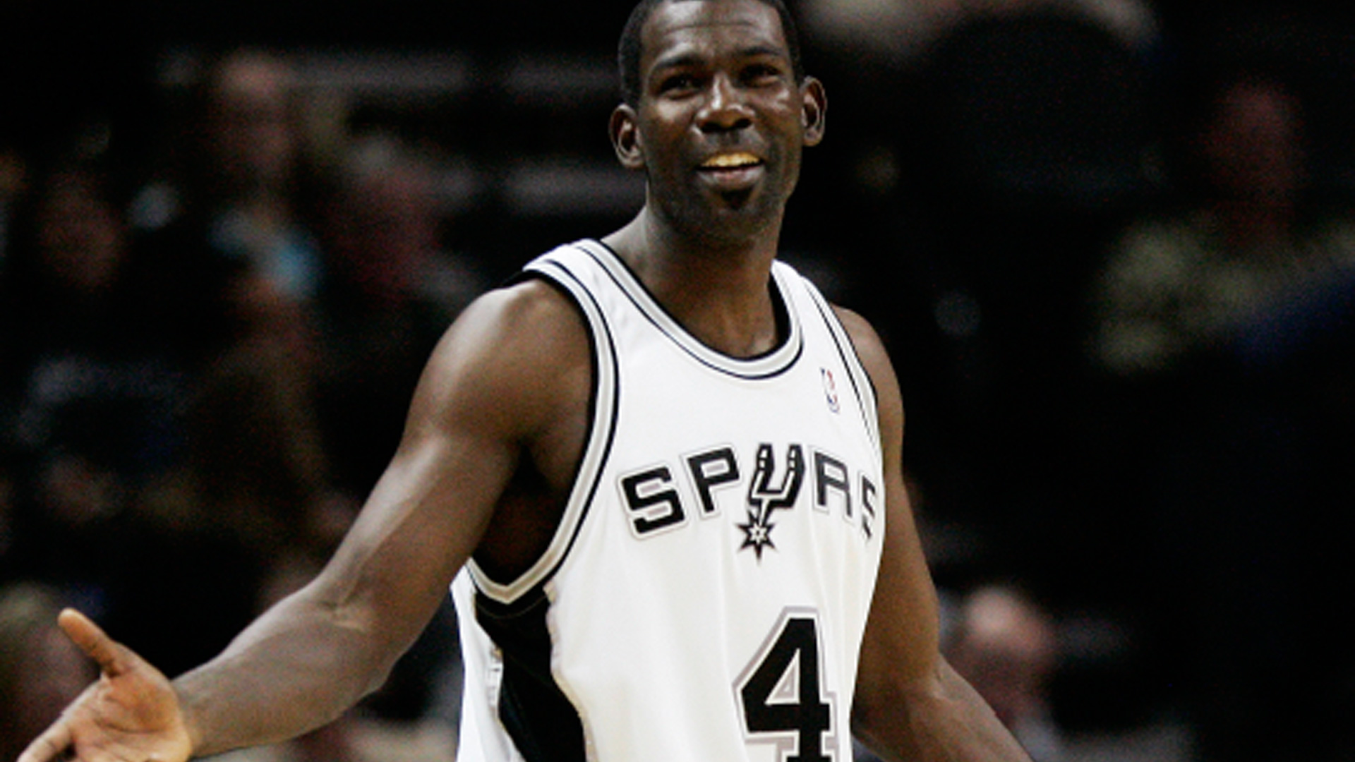 Former Wisconsin star Michael Finley is buying drinks for Badger ...