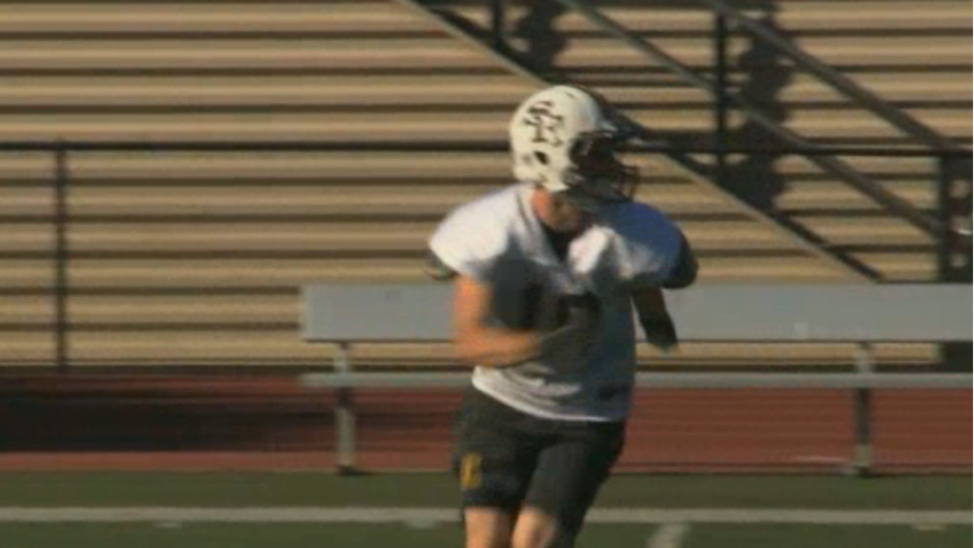 Riley Quinn is a three-sport athlete with one arm | Sporting News